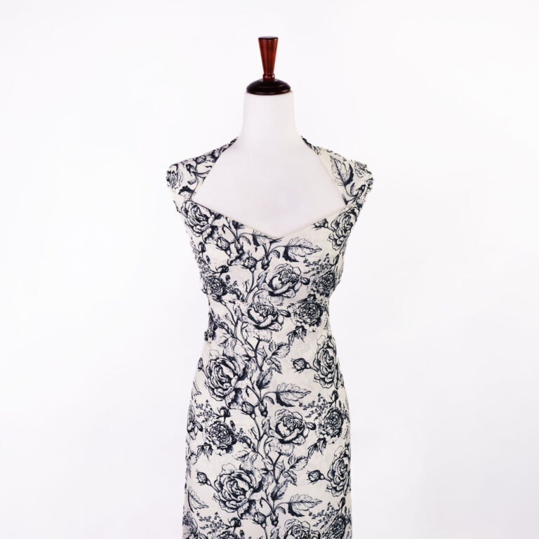 Flourishing Roses – Cream | Wildbird Fabric